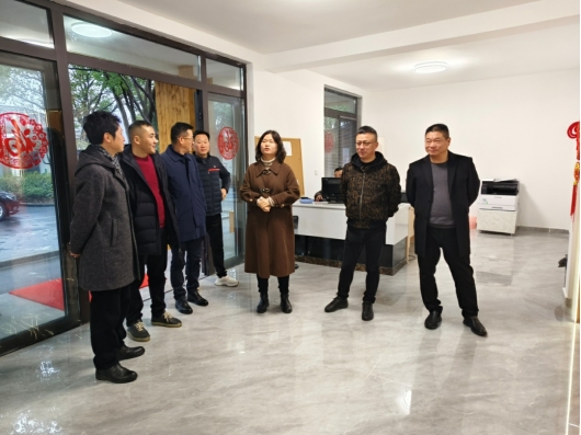 石湖荡镇商会开展“迎春送温暖”新春慰问活动