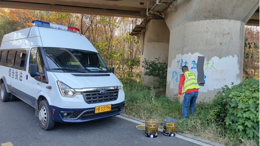 当好社区“啄木鸟” 清除城市“牛皮藓”——石湖荡镇城运中心开展乱涂写、乱张贴、乱悬挂整治工作纪实